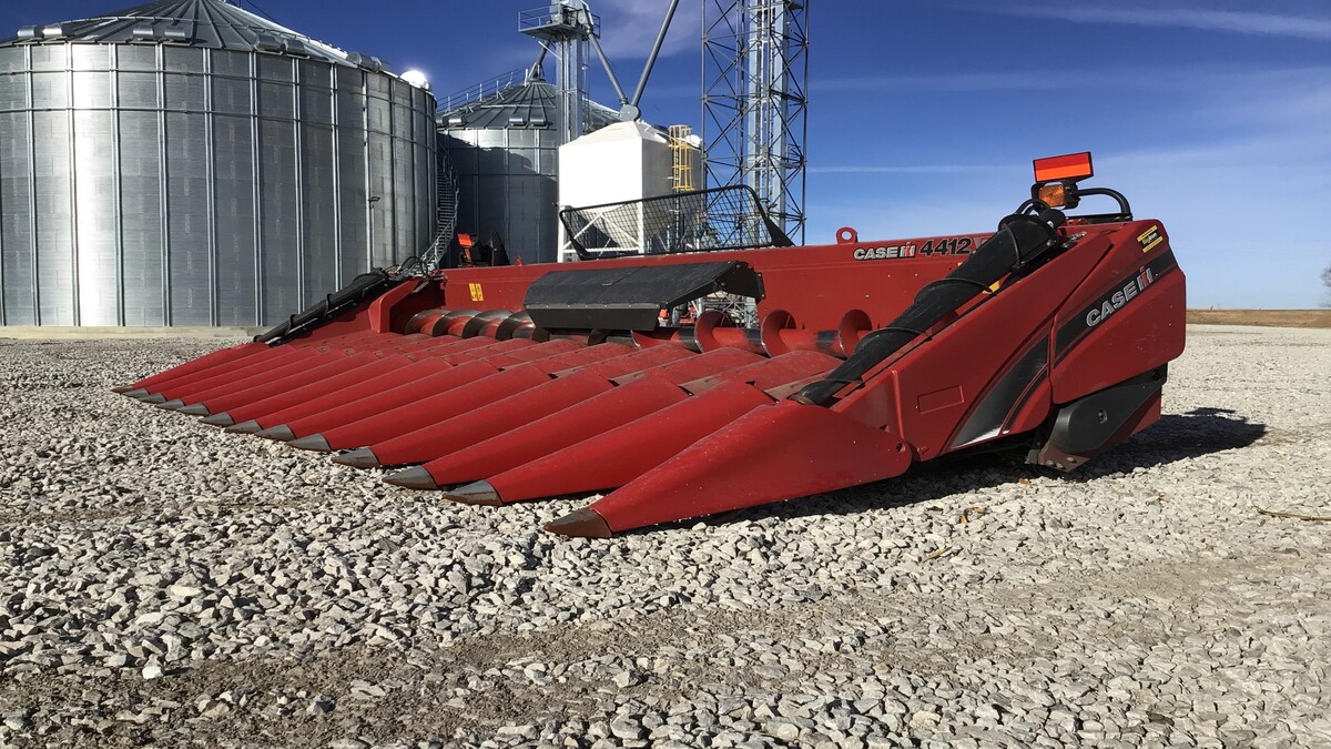 Harvesting machinery/Case IH 4412 corn harvester | Titan Machinery