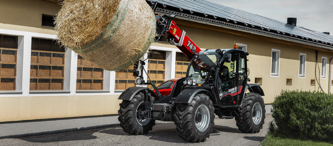 FARMLIFT – EQUIPMENT FOR EFFECTIVE LIFTING OF LOADS | Titan Machinery